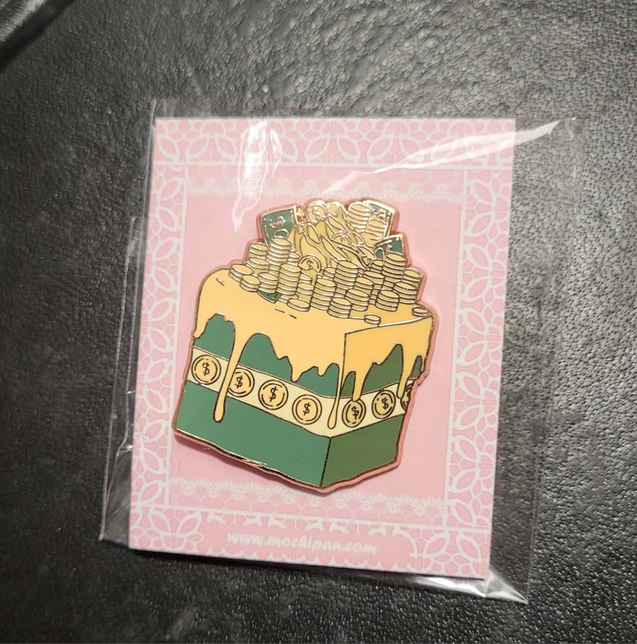 Red Velvet Cake Pin - Charming Accessory - Mochipan